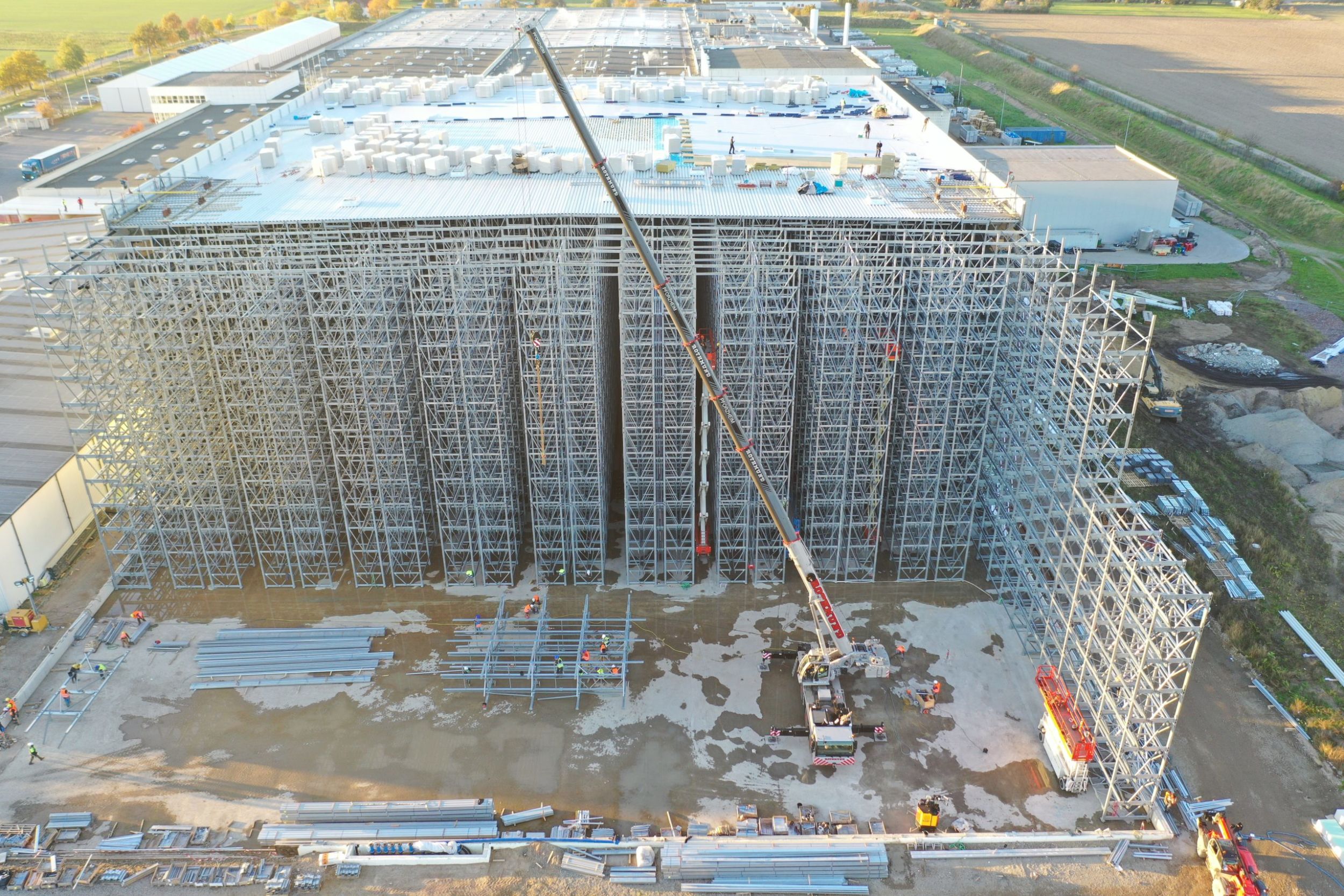 Vollautomatisiertes Hochregallager - dhf Intralogistik online