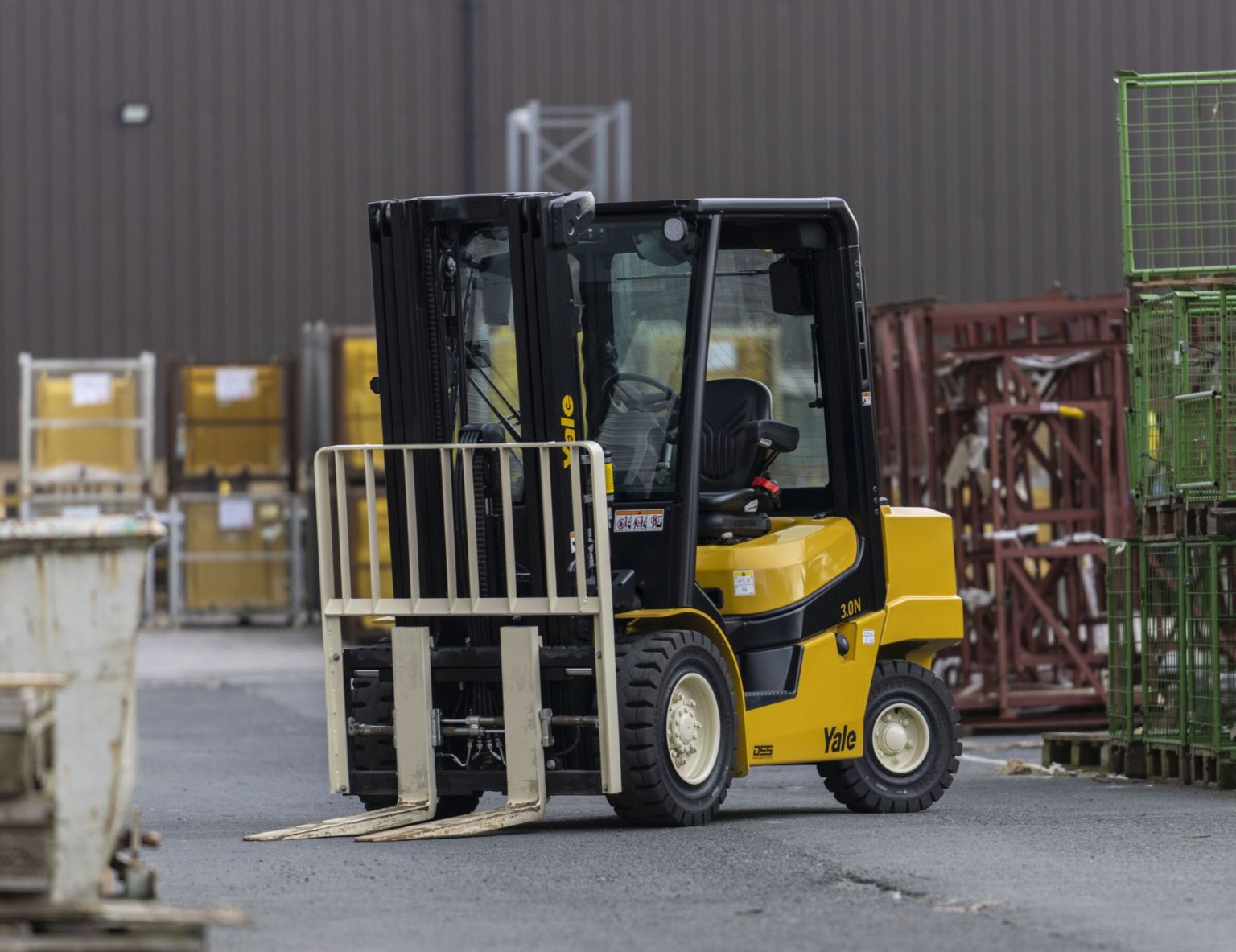 Maßgeschneiderte Stapler - dhf Intralogistik online