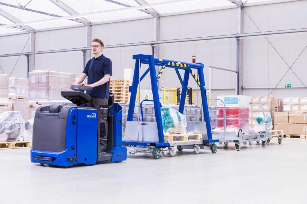 Der Routenzug - effizient, ergonomisch und sicher - dhf Intralogistik ...