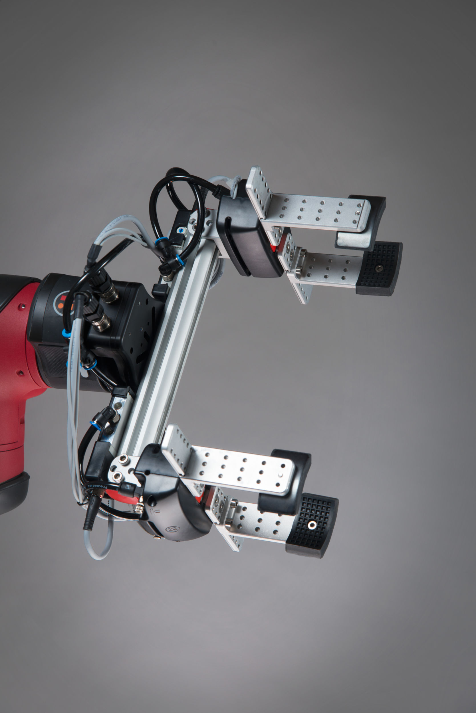 Einfacher Greiferwechsel für kollaborierende Roboter | ROBOTIK UND ...