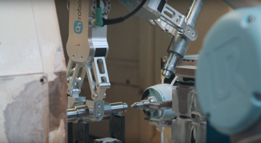 Cobot-Greifer beschleunigt CNC-Maschinen - ROBOTIK UND PRODUKTION