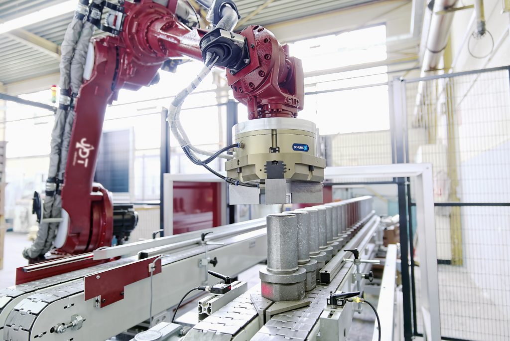 Automatisierte Greifsysteme übernehmen gefährliche Arbeitsschritte ...