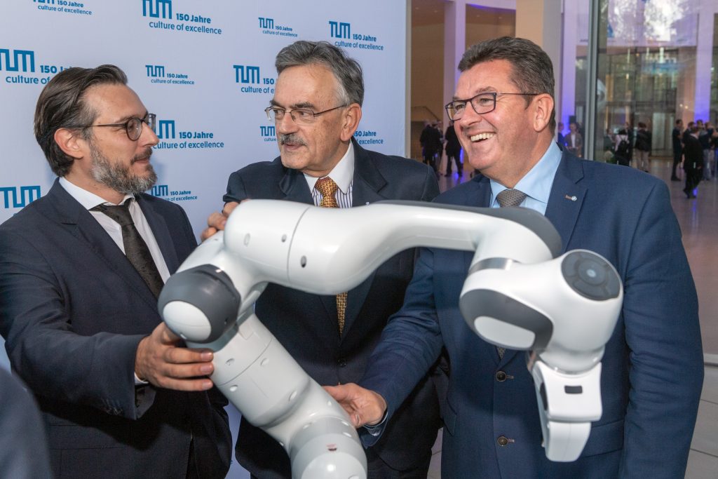 Robotik und Künstliche Intelligenz im Kunstmuseum - ROBOTIK UND PRODUKTION