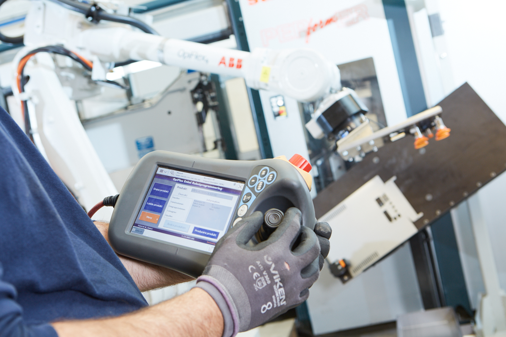 Sicherheitslösung für einen mobil einsetzbaren Schwerlastroboter ...