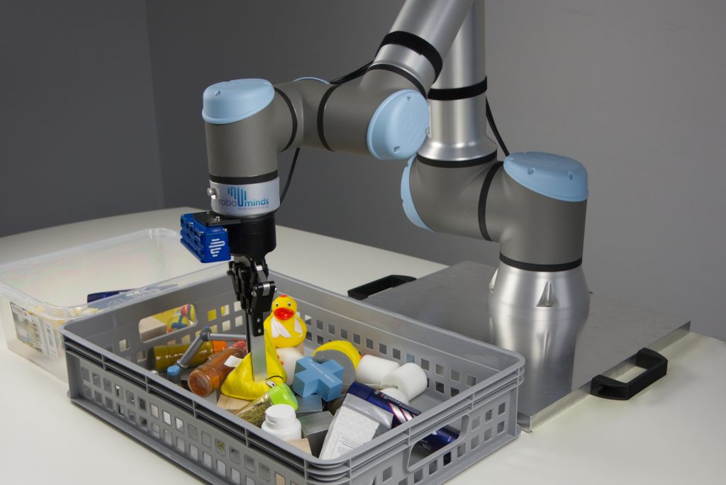 Roboter greifen beliebige Objekte ohne Teaching - ROBOTIK UND PRODUKTION