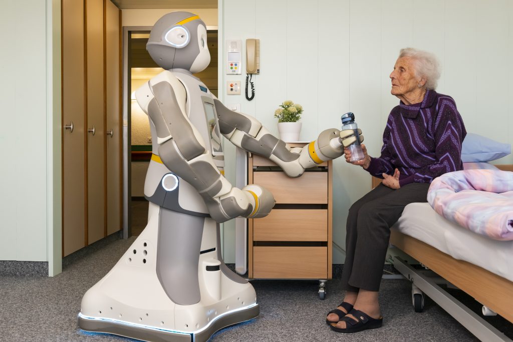 Roboter in der Pflege | ROBOTIK UND PRODUKTION