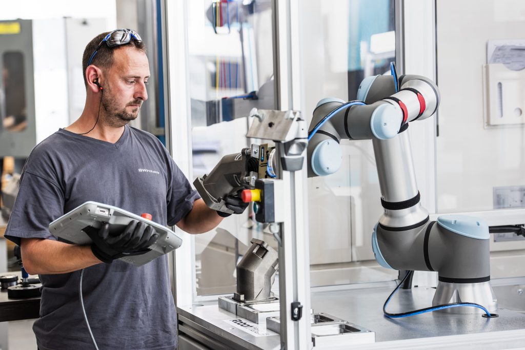 Universal Robots stellt UR16e vor - ROBOTIK UND PRODUKTION