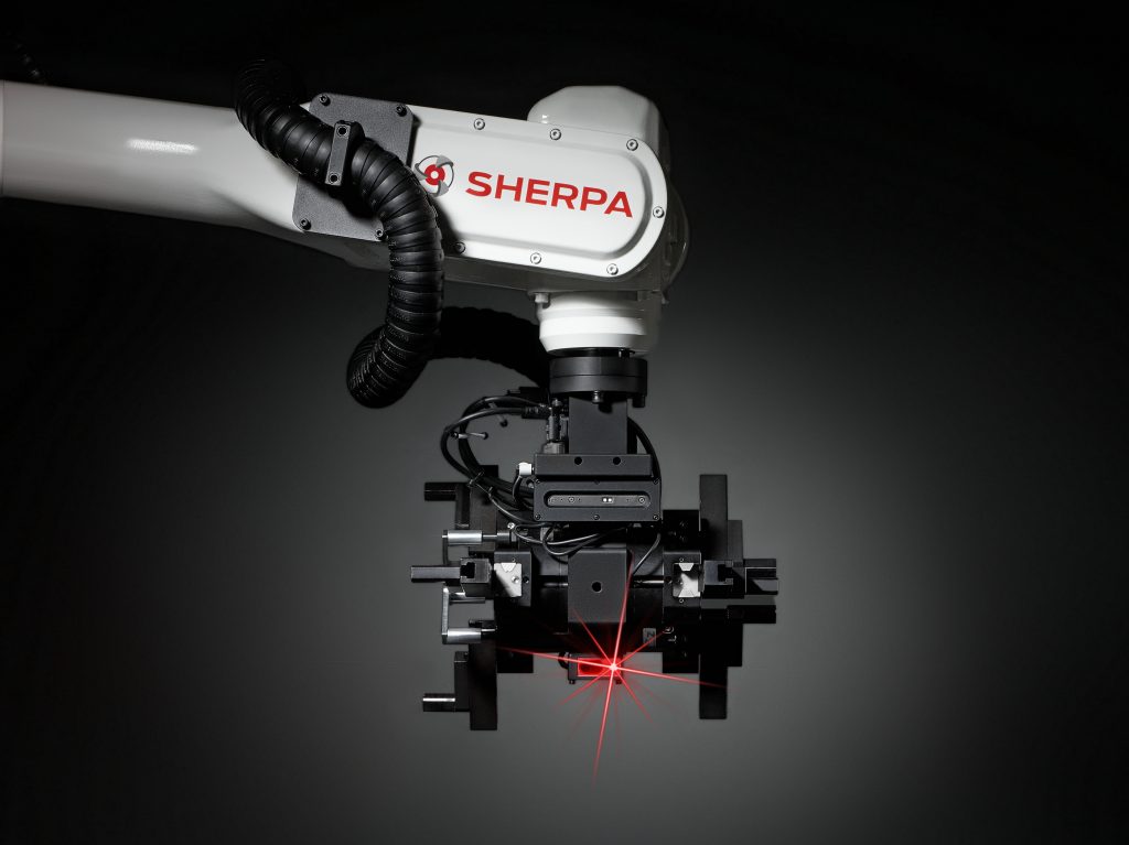 Beladeroboter von Sherpa Robotics mit Drehmomentschrauber - ROBOTIK UND PRODUKTION
