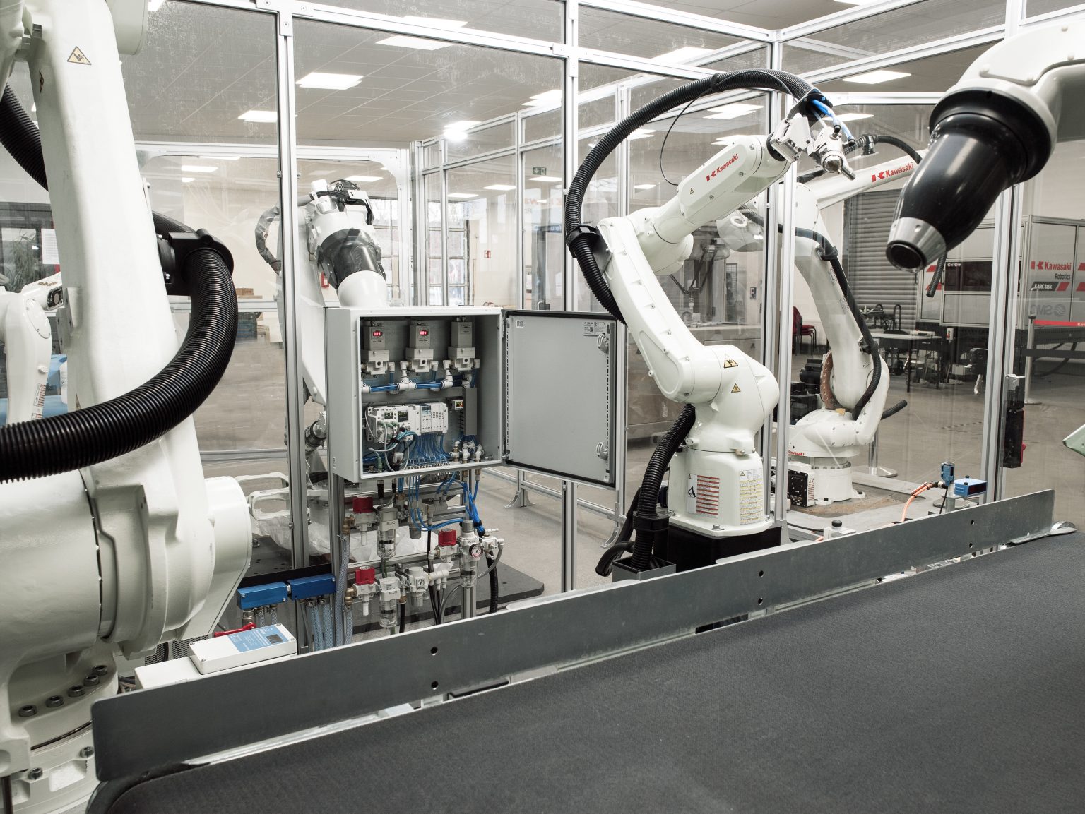 Komplettsystem für die Steuerung von Lackierrobotern | ROBOTIK UND ...