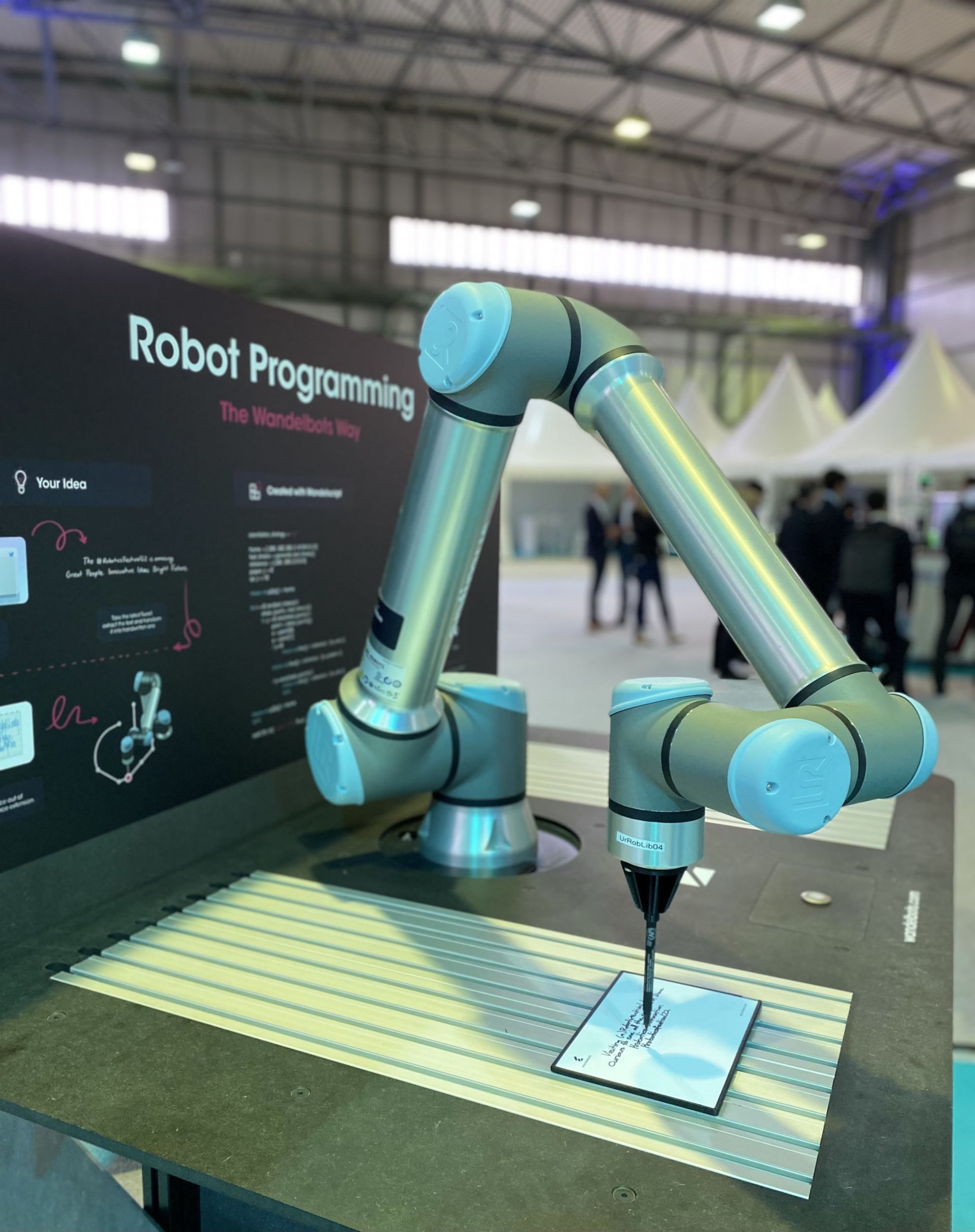 Universelle Programmiersprache für Roboter | ROBOTIK UND PRODUKTION