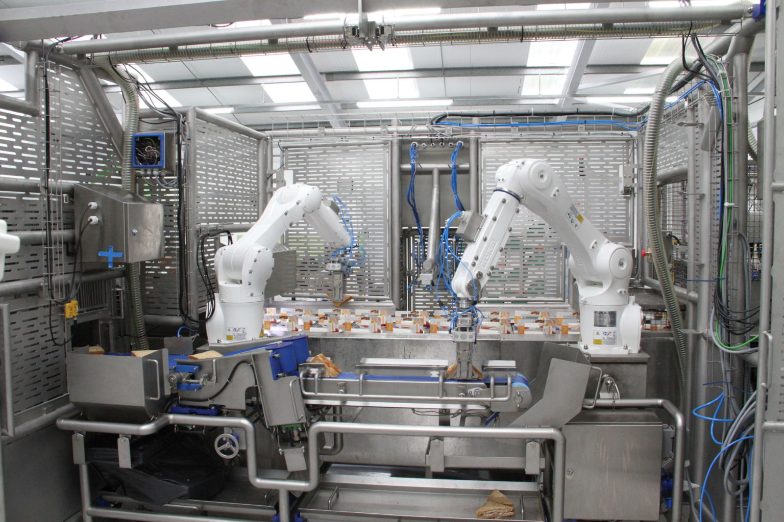 Kuka-Roboter verpacken Sandwiches | ROBOTIK UND PRODUKTION