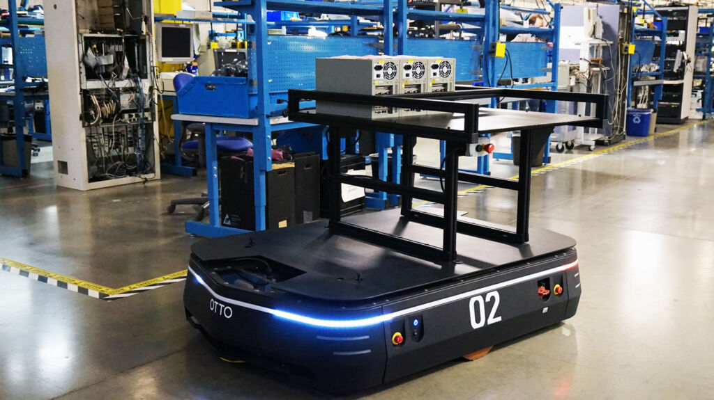 Effizienter Materialtransport per AMR - ROBOTIK UND PRODUKTION