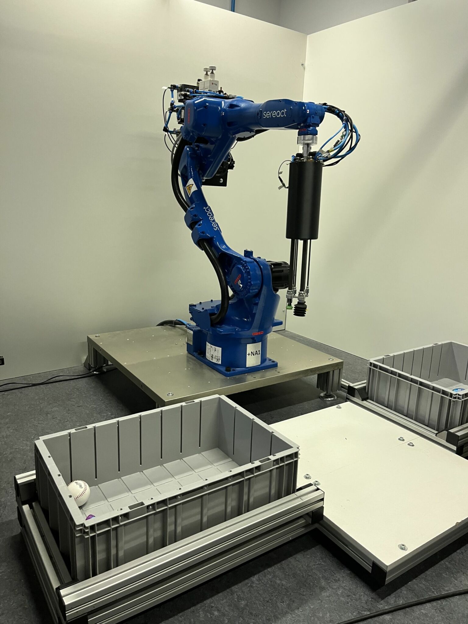 Multimodale KI-Lösungen von Sereact für intelligente Robotik | ROBOTIK ...