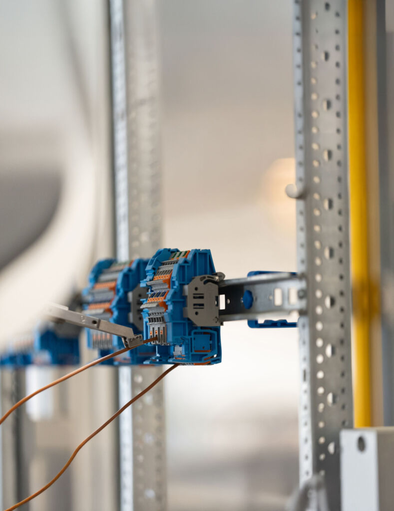 Multimodale KI-Lösungen von Sereact für intelligente Robotik | ROBOTIK ...