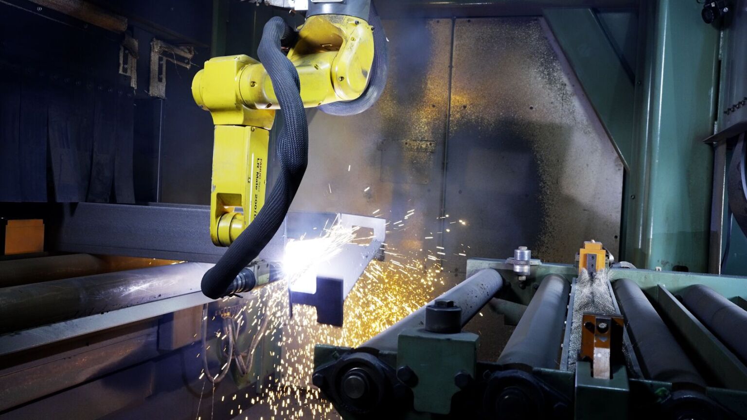 Multimodale KI-Lösungen von Sereact für intelligente Robotik | ROBOTIK ...