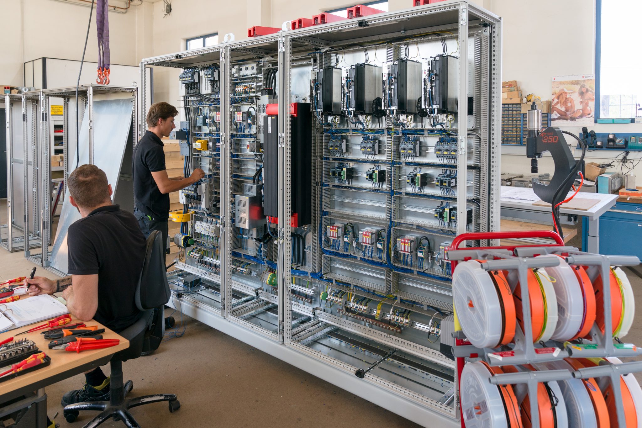 Robuste Leitungen für sicheren Spaß | Schaltschrankbau