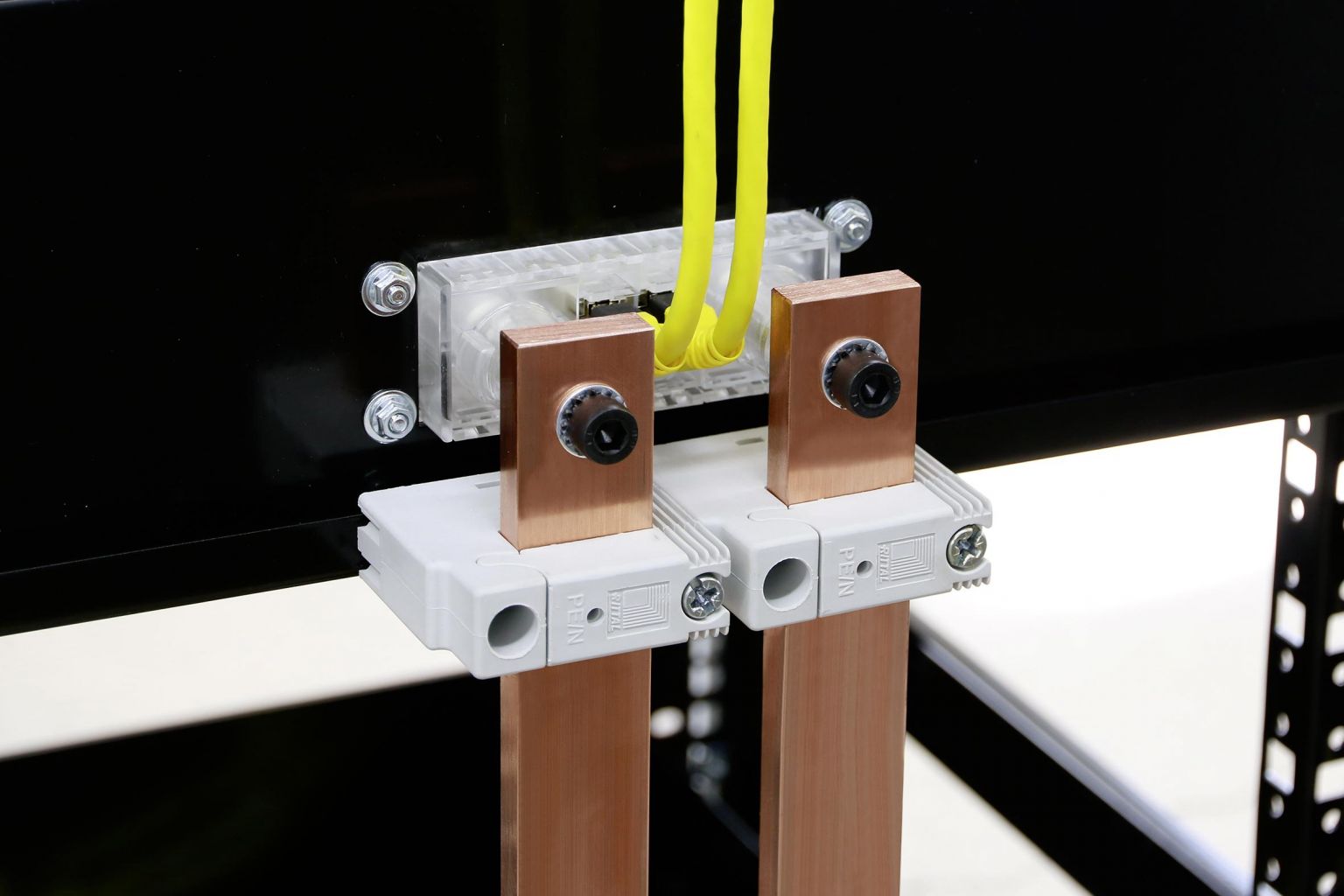 Steckverbinder für modulare Energiespeicher | Der Maschinenbau: News ...