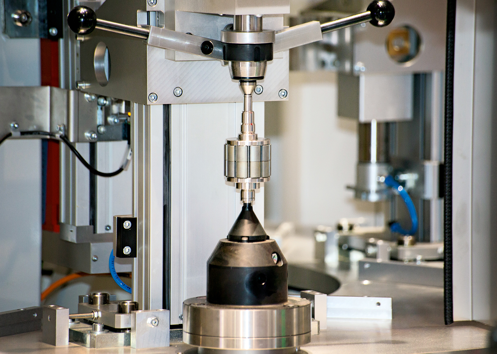 Automatisierungstechnik für die Motormontage | Der Maschinenbau